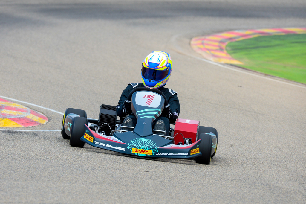 Los pilotos VENTURI NEXT GEN Academy completan el test del eKart de ...